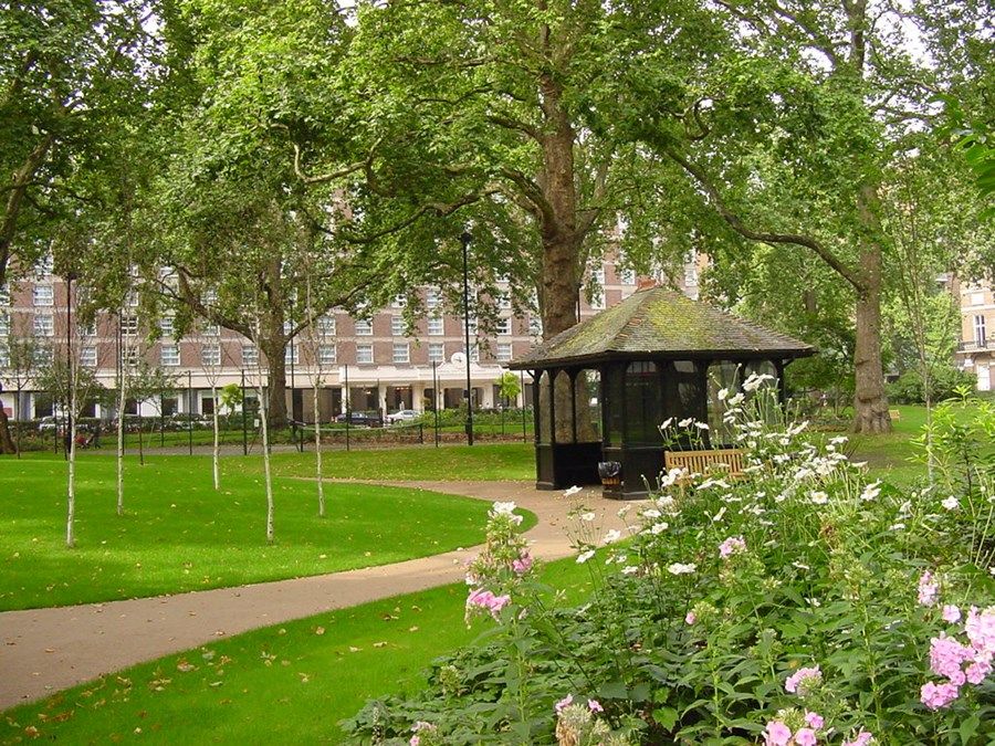 ROJQWZ6915ROJQIXYMXY3860IXYM-temp-Portman Square Garden, 2005 ...